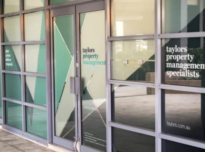 One-way Vision Signs em Chatswood West