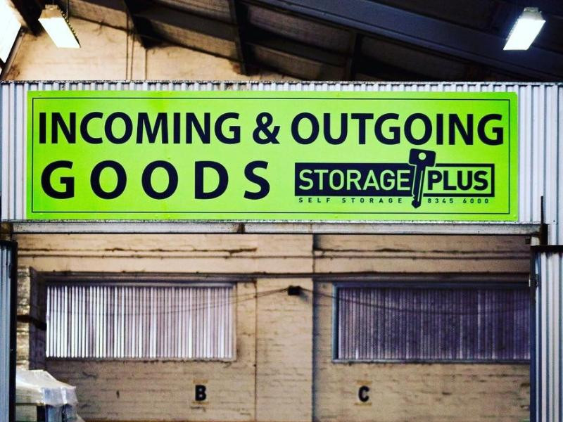 Warehouse Signage em Casula